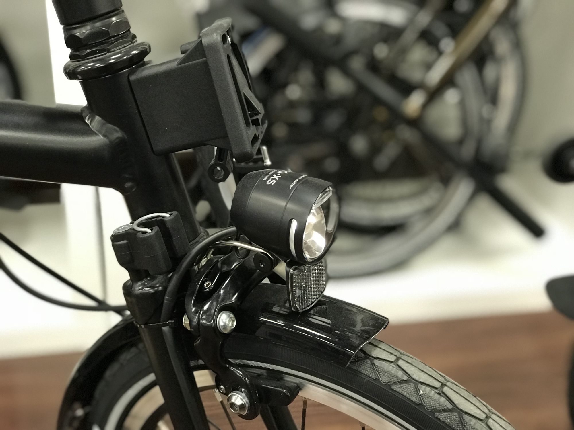 B&M Lumotec IQ-XS T Scheinwerfer 80 Lux