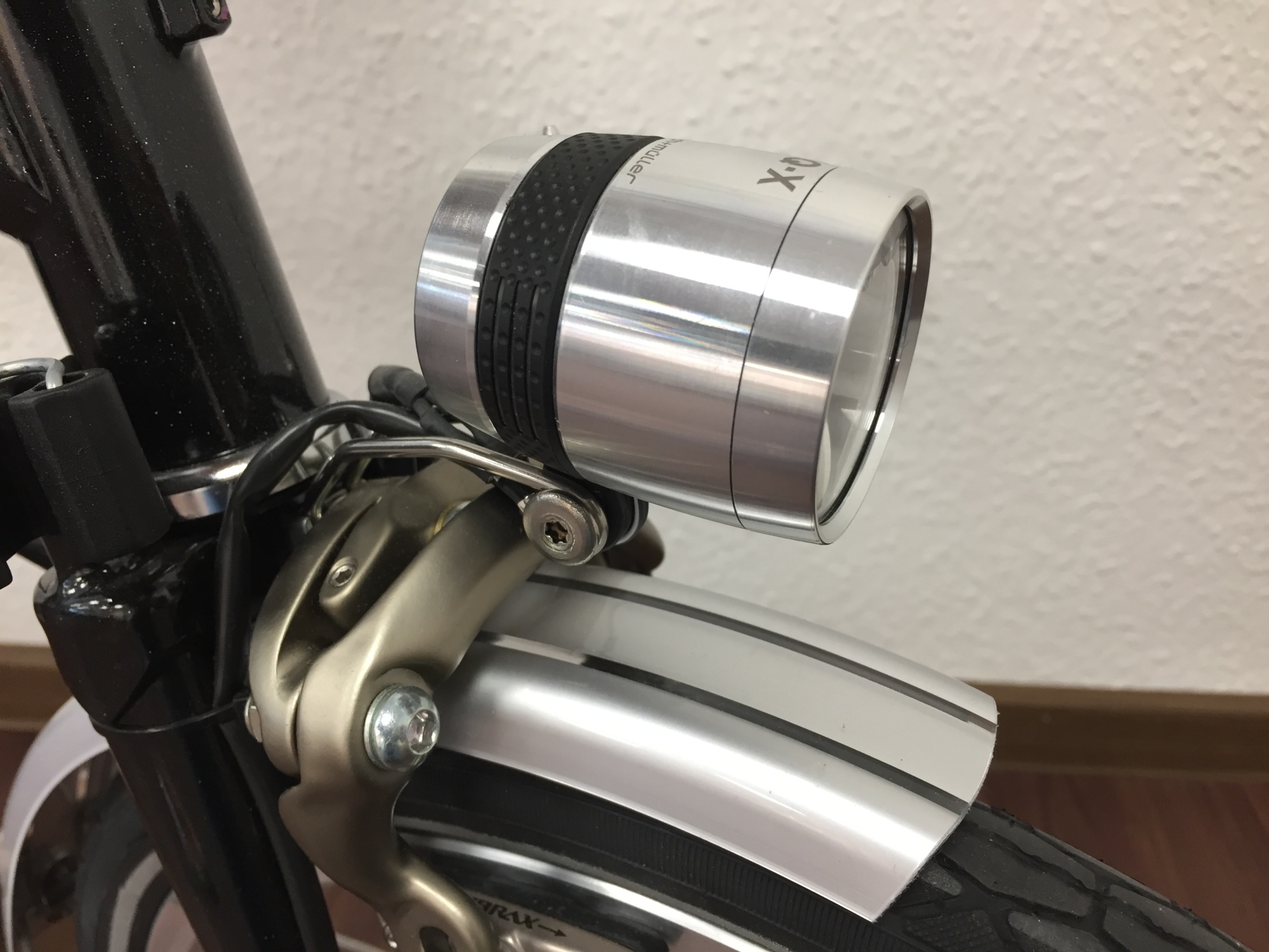 B&M Lumotec IQ-X Scheinwerfer 100 Lux