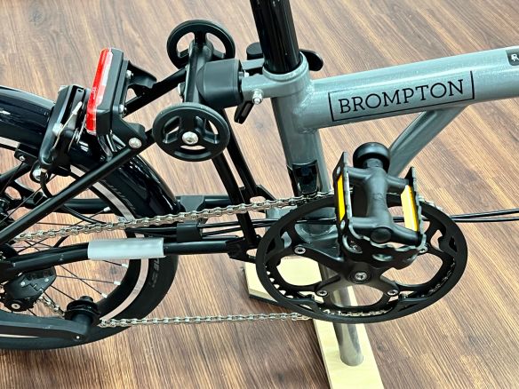 Brompton P Line Storm Grey Tiefer Lenker mit Rack > FaltradXXS.de