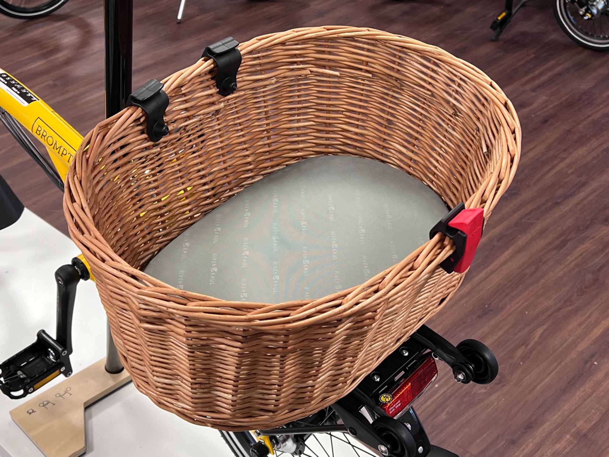 KLICKfix Hundekorb für Brompton Gepäckträger > FaltradXXS.de